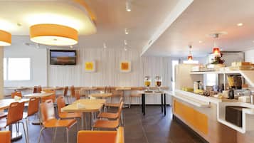 Café da manhã com buffet diário (EUR 10 por pessoa)