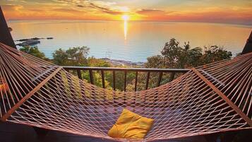 Deluxe Villa Seaview | Frigobar, cofres nos quartos, escrivaninha