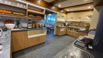 Pequeno-almoço tipo buffet diário incluído