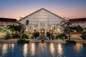 Fachada do alojamento (tarde/noite)