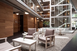 Área de estar no saguão