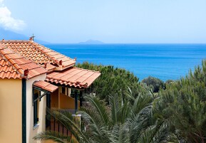 Estúdio | Cofres nos quartos, individualmente mobiliados, escrivaninha