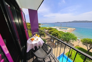 Suite Básica, varanda (Sea View) | Roupa hipoalergénica, minibar, cofre no quarto, secretária 