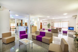 Área de estar no saguão