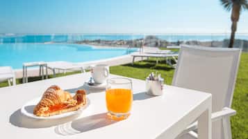 Bar à beira da piscina
