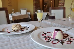 Café da manhã com buffet grátis todos os dias