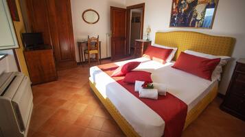 Quarto Duplo ou Twin | Cofre no quarto, secretária, quartos insonorizados, Wi-fi grátis