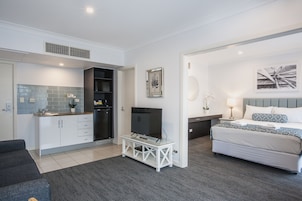 Studio Queen Suites | Cofres nos quartos, escrivaninha, ferros/tábuas de passar roupa