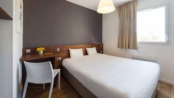 Quarto Individual | Secretária, cortinas/cortinados opacos, quartos insonorizados