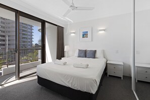 Apartamento superior, 2 quartos | Individualmente decorados, individualmente mobiliados