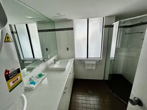 Apartamento, 1 quarto | Banheiro | Secador de cabelo, toalhas de banho
