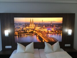 Quarto Duplo Exclusivo, não fumadores | Roupa hipoalergénica, cofre no quarto, com decoração personalizada 