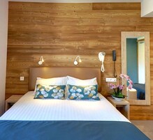 Quarto Duplo Superior | Secretária, cortinas/cortinados opacos, quartos insonorizados