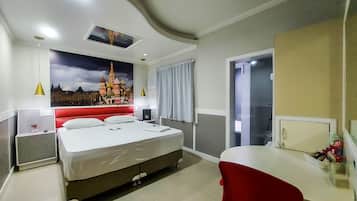 Quarto Duplo Superior | Ferro/tábua de engomar, berços/camas para crianças grátis, Wi-fi grátis