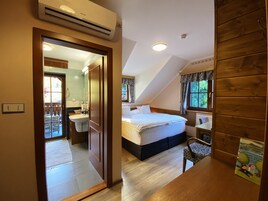 Quarto Duplo ou Twin Comfort, varanda, vista para o pátio