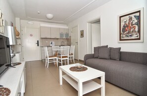 Apartamento conforto | Área de estar | TV de plasma