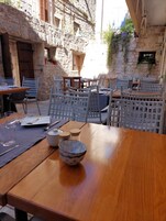 Suíte júnior, 1 quarto, para não fumantes, banheiro privativo | Banheiro | Chuveiro, produtos de toalete grátis, secador de cabelo 