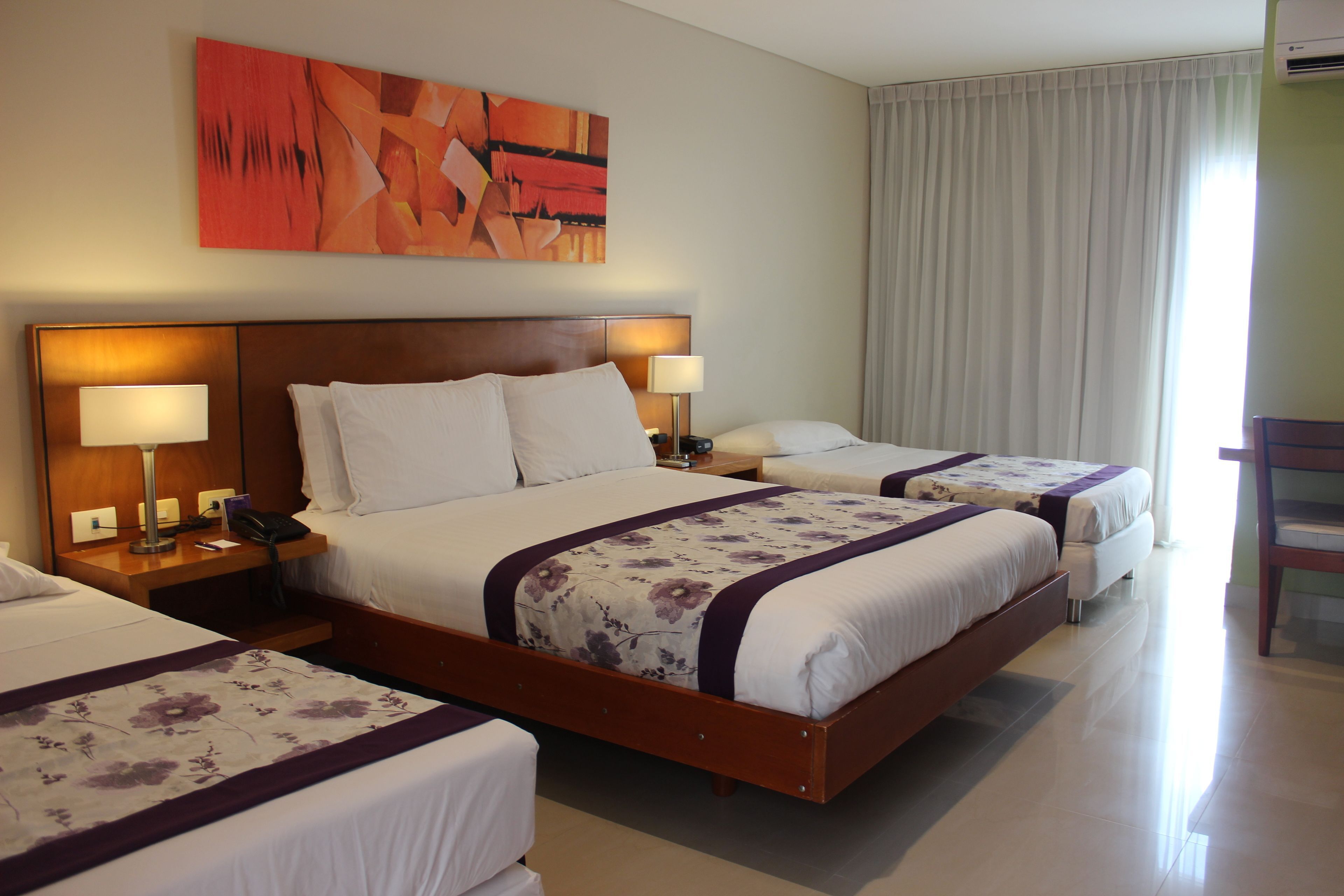 Roupas de cama premium, cofres nos quartos, quartos à prova de som