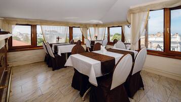 Pequenos-almoços servidos