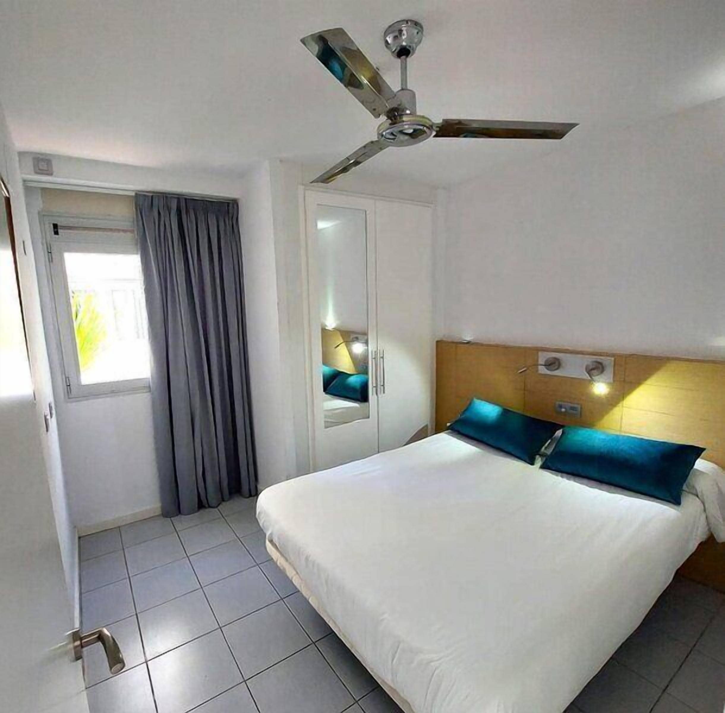 Cofre no quarto, Wi-fi grátis, roupa de cama fornecida 