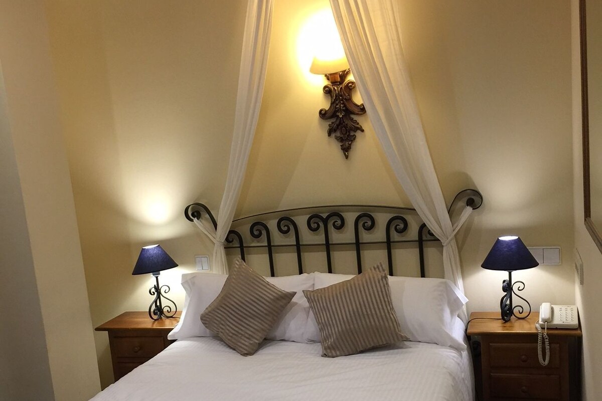 Secretária, Wi-fi grátis, roupa de cama fornecida 