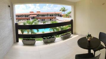LUXO VISTA PISCINA | Minibar, cofre no quarto, Wi-fi grátis, roupa de cama fornecida