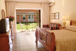 Secretária, Wi-fi grátis, roupa de cama fornecida 