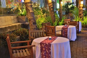 Pequenos-almoços, almoços, jantares servidos, cozinha vietnamita 