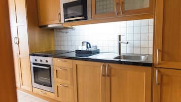 Quarto Triplo Deluxe, varanda | Cozinha privada