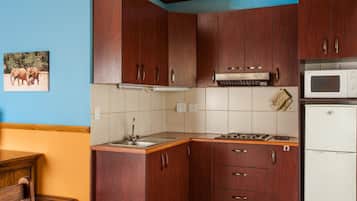 Apartamento, 1 quarto (Elephant) | Kitchenette privada | Uma cafeteira/bule, uma chaleira elétrica, uma torradeira, Congelador
