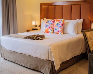 Bromelia 1 Bed | Roupa de alta qualidade, edredões de penas, camas de colchão pillowtop