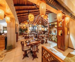 2 restaurantes, café da manhã, culinária internacional