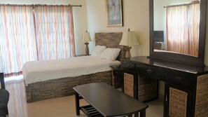 Suíte estúdio elite, 1 quarto, cozinha, vista para o lago | Roupas de cama antialérgicas, individualmente decorados