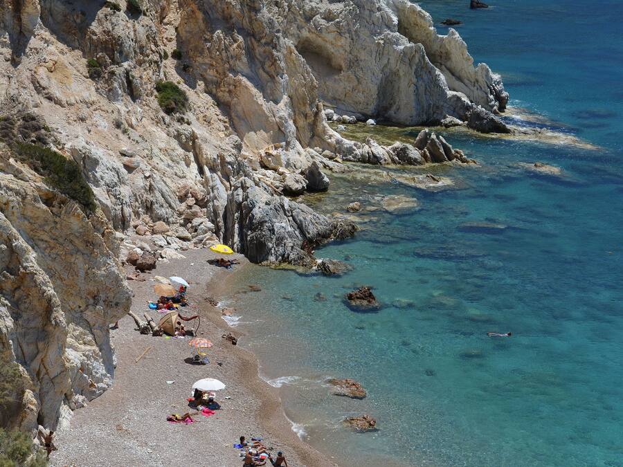 Praia de areia negra, mergulho