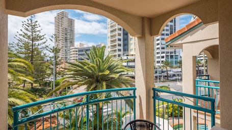 Apartamento, 3 quartos | Vista do quarto