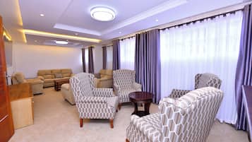 Quarto Superior | Sala de estar | Televisor