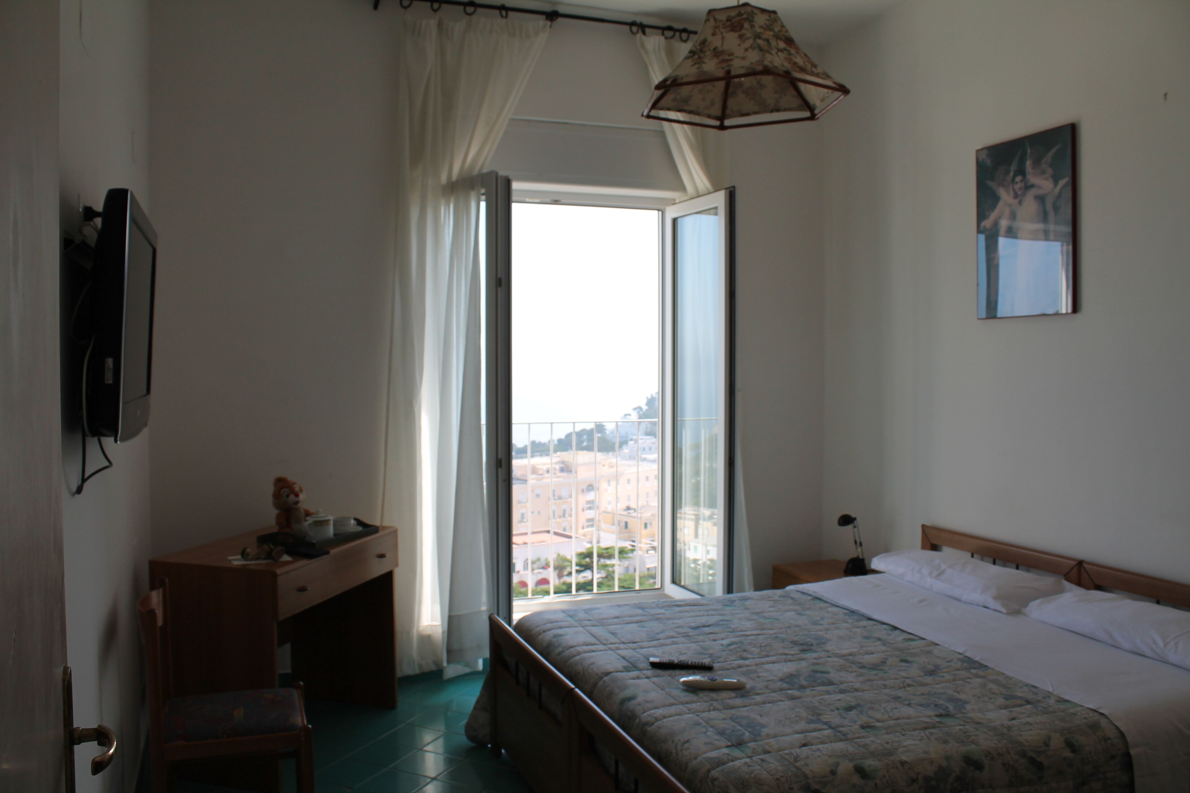 Minibar, cofre no quarto, berços/camas para crianças, Wi-fi grátis 