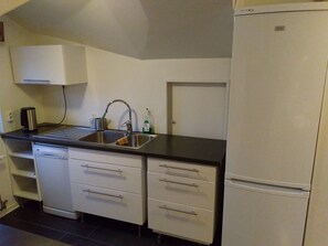 Cobertura lua de mel, vista para o mar | Cozinha privada | Geladeira grande, micro-ondas, fogão, cooktop