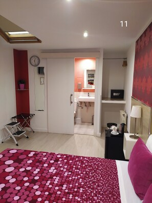 Quarto Duplo Superior, casa de banho privativa (1.35 bed) | Quartos insonorizados, Wi-fi grátis 