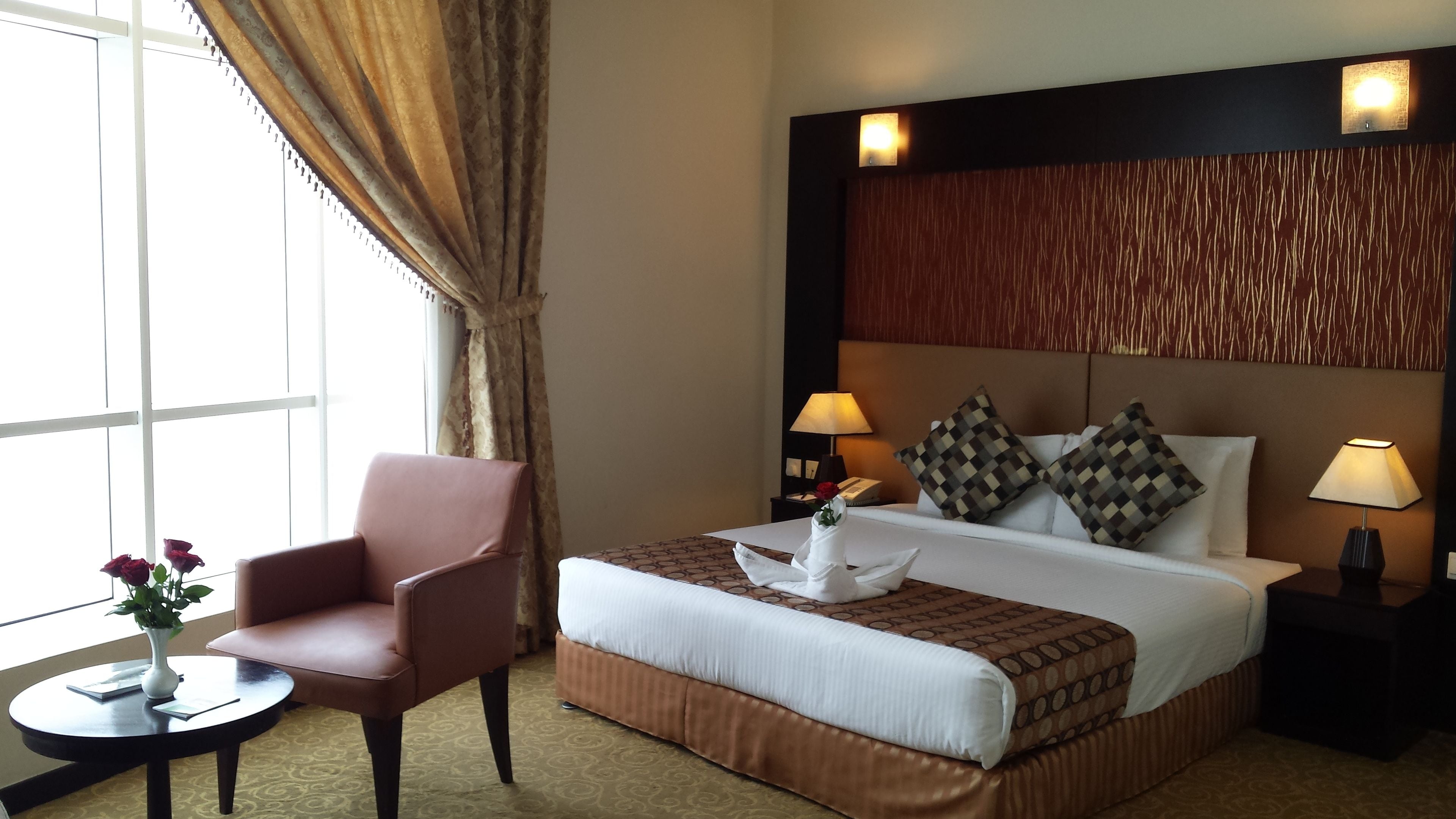 Edredões de penas, camas de colchão viscoelástico, minibar 