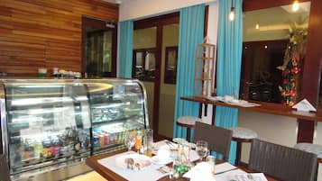 Pequenos-almoços, almoços e jantares servidos