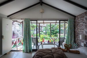 Cofre no quarto, secretária, Wi-fi