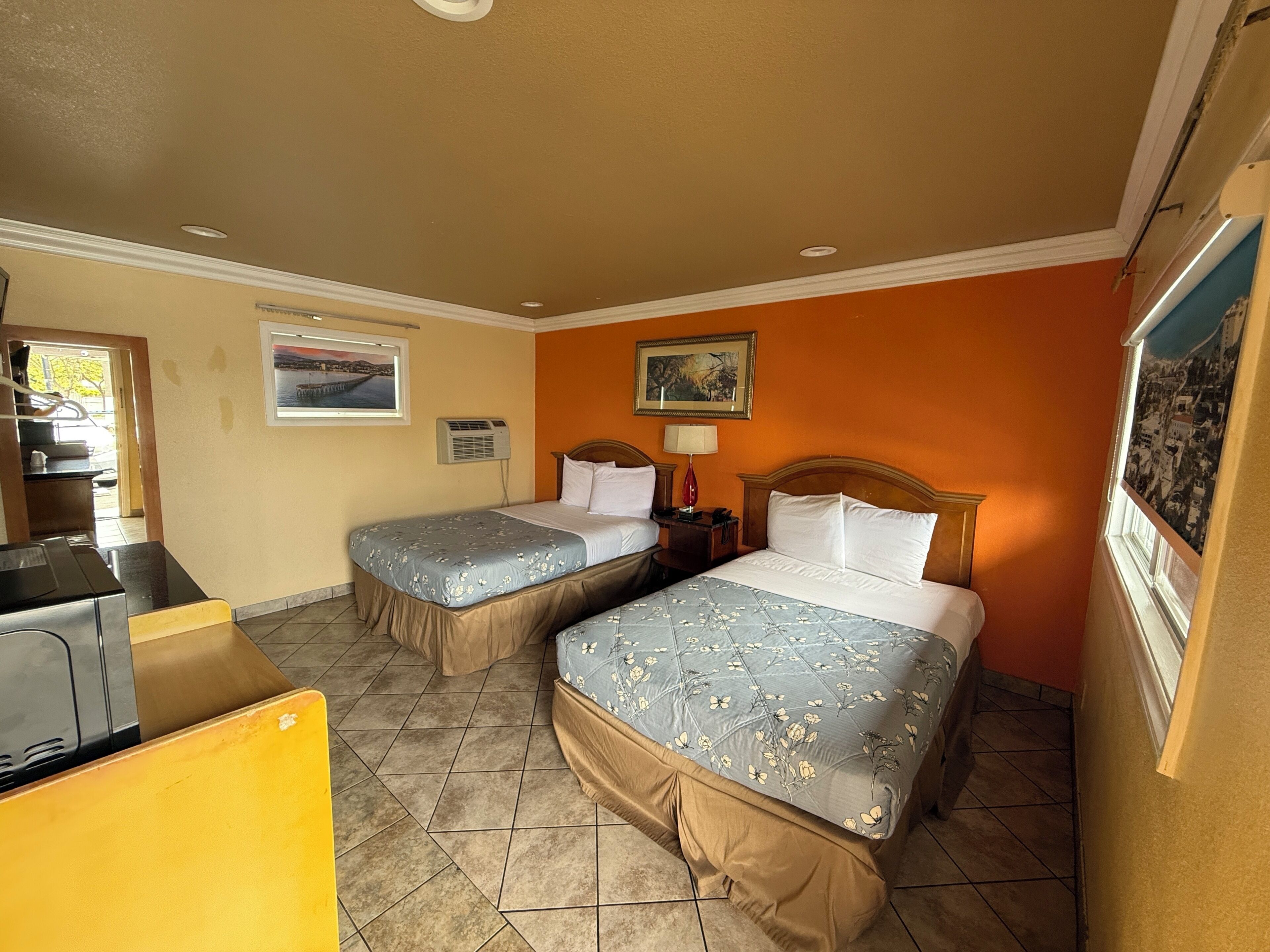 Quarto Duplo Comfort, 2 camas de casal, micro-ondas | Ferro/tábua de engomar, Wi-fi grátis, roupa de cama fornecida 