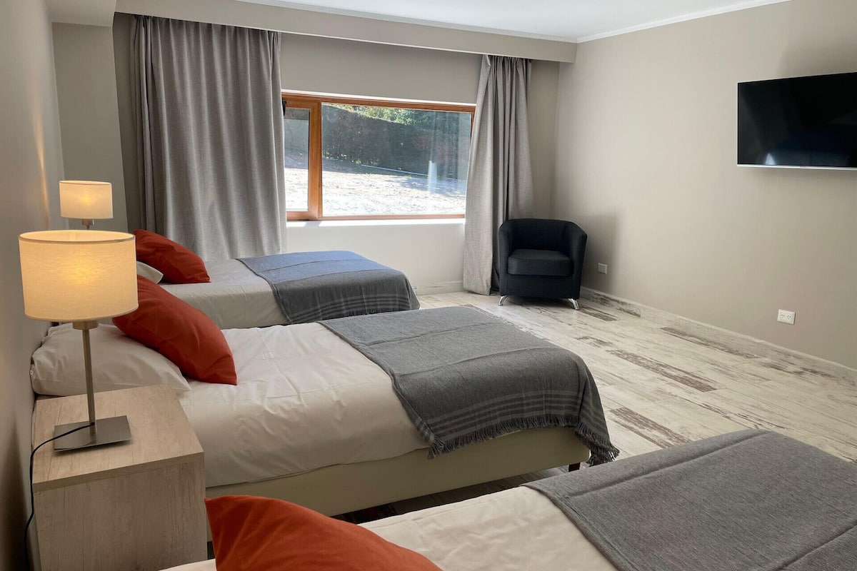 Frigobar, cofres nos quartos, Wi-Fi de cortesia, roupa de cama