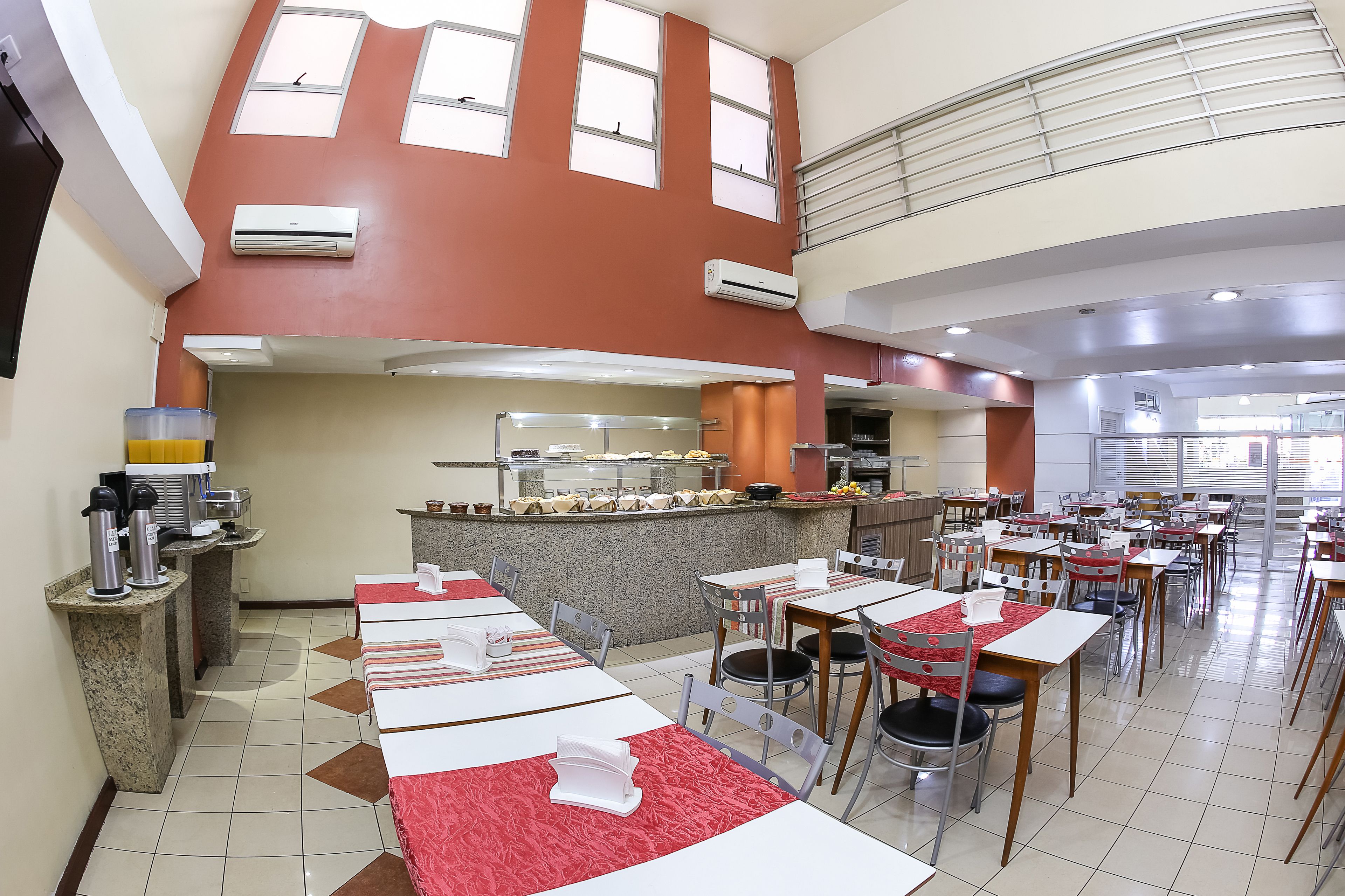Buffet de pequeno-almoço
