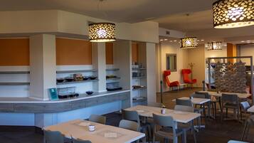 Café da manhã continental todos os dias (EUR 5 por pessoa)