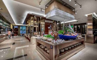 3 restaurantes, almoços servidos 