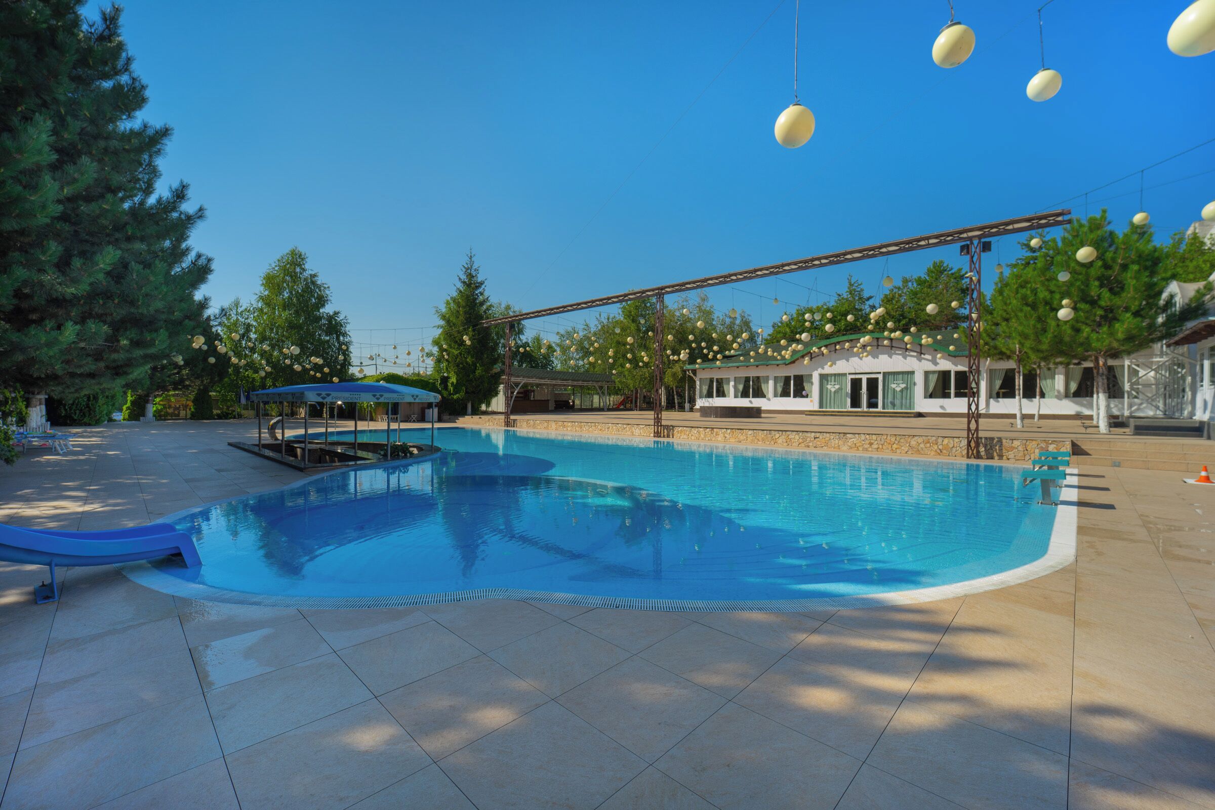 Piscina exterior, toldos gratuitos, guarda-sóis 