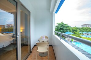 Quarto casal ou duplo luxo, 2 camas de casal, para não fumantes | Vista da sacada