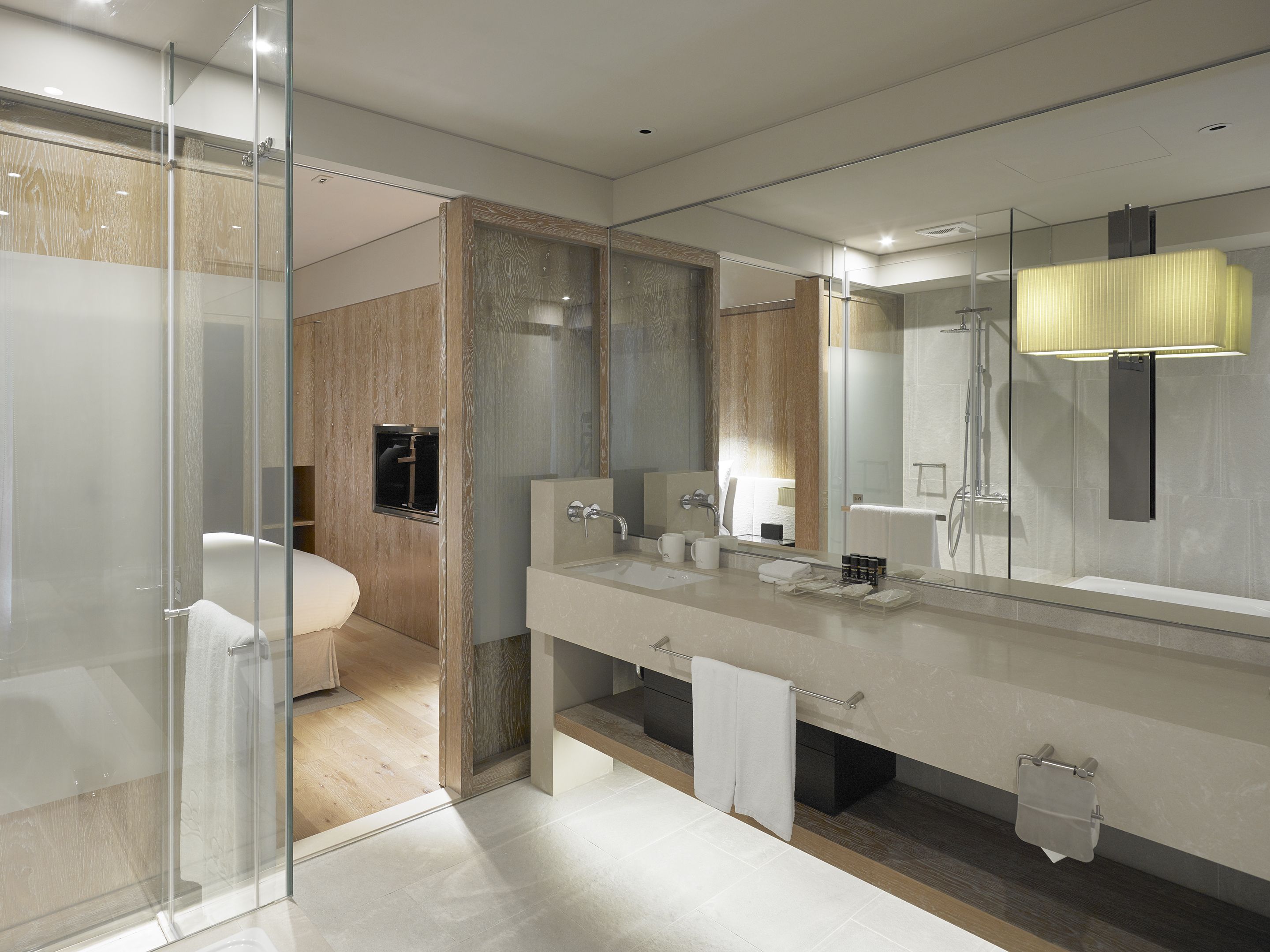 Quarto (Infinity) | Banheiro | Banheira e chuveiro separados, ducha de hidromassagem